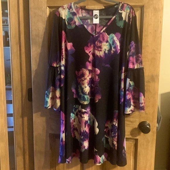 JM Collection | Dresses | Euc Jm Collection Watercolor Floral Dress X ...
